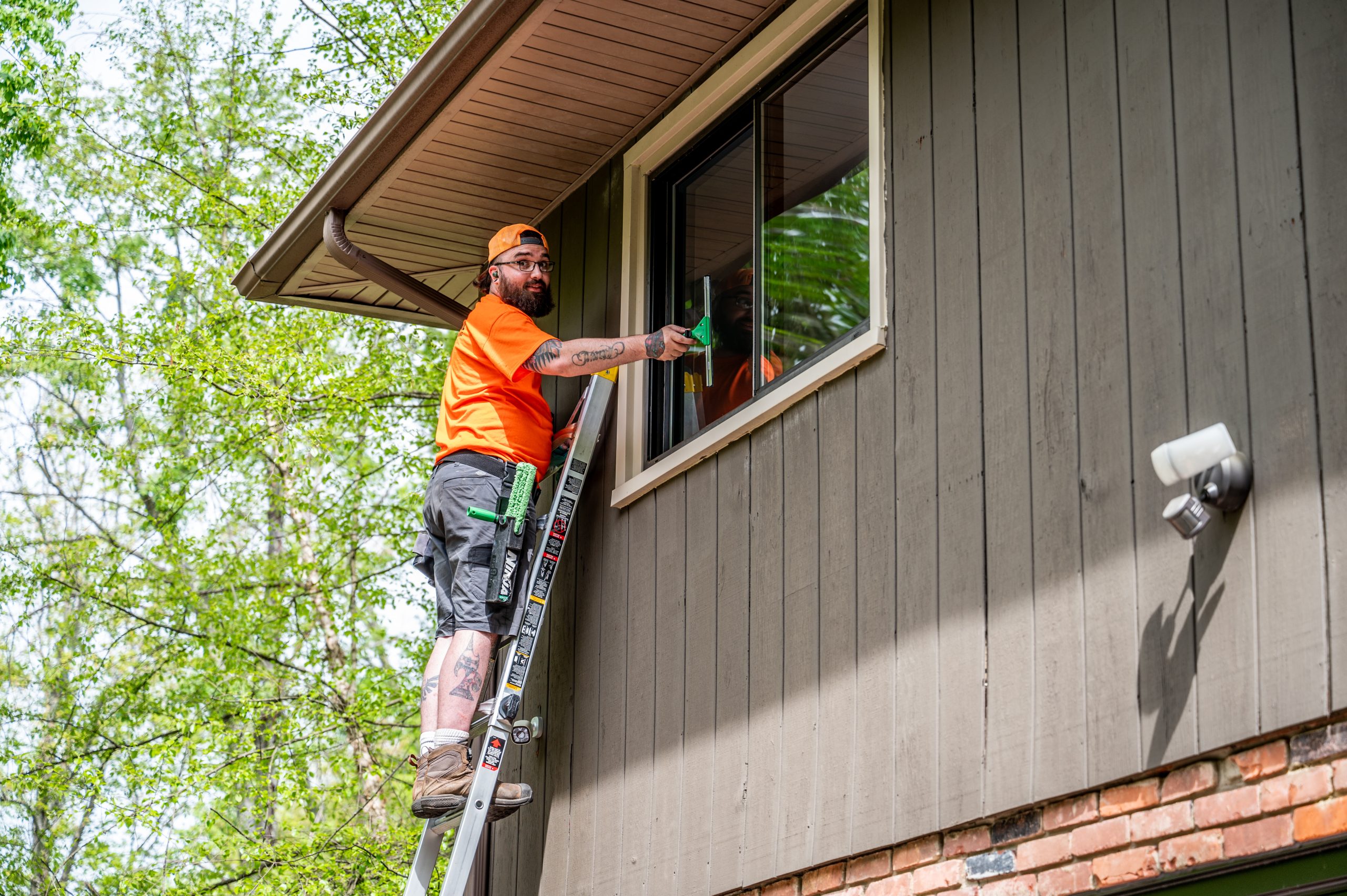 Should I DIY my home's window cleaning? - Central Window Cleaning